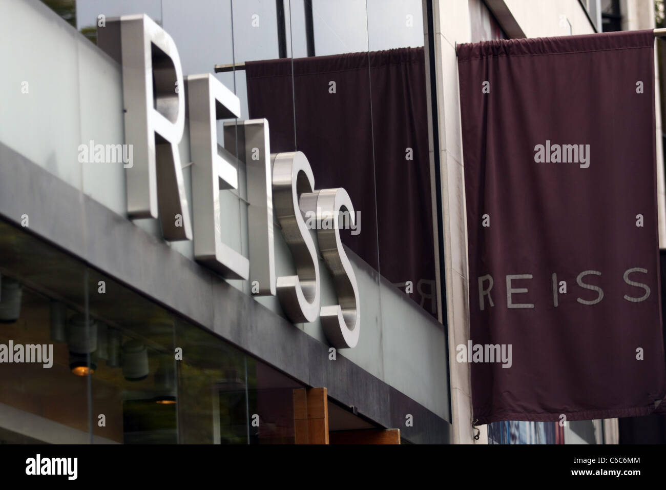 Reiss london hi-res stock photography and images - Alamy