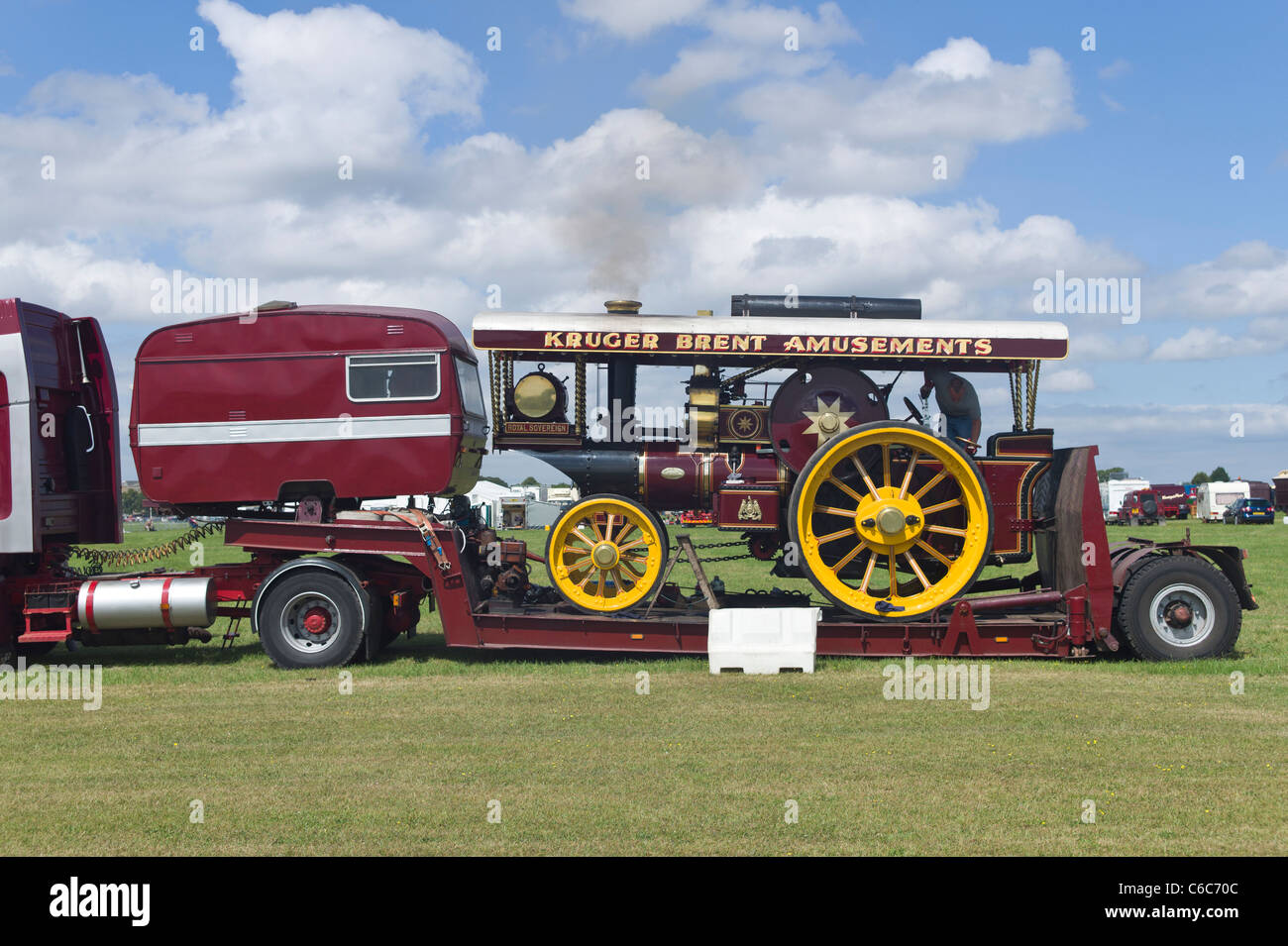 Low loader hi-res stock photography and images - Alamy