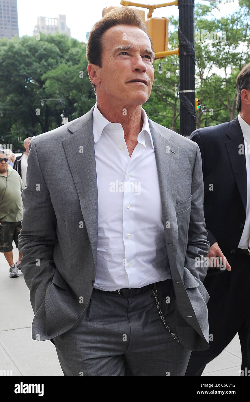 California Governor Arnold Schwarzenegger walking back to his Midtown ...