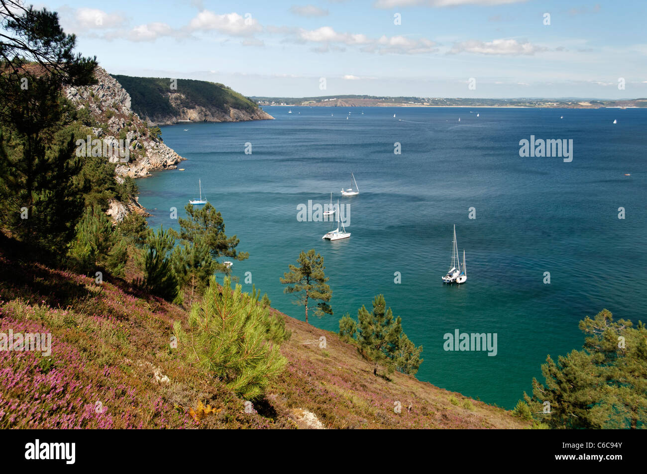Creek, Morgat bay, Crozon Peninsula (Finistère, Brittany, France Stock ...