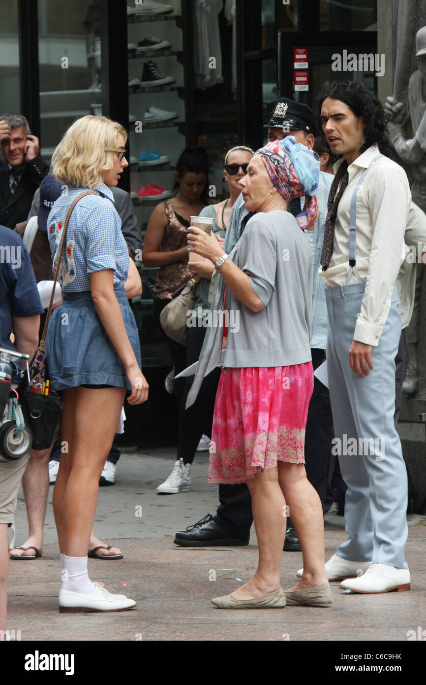 Greta Gerwig, Russell Brand and Helen Mirren on the set of the new film ...