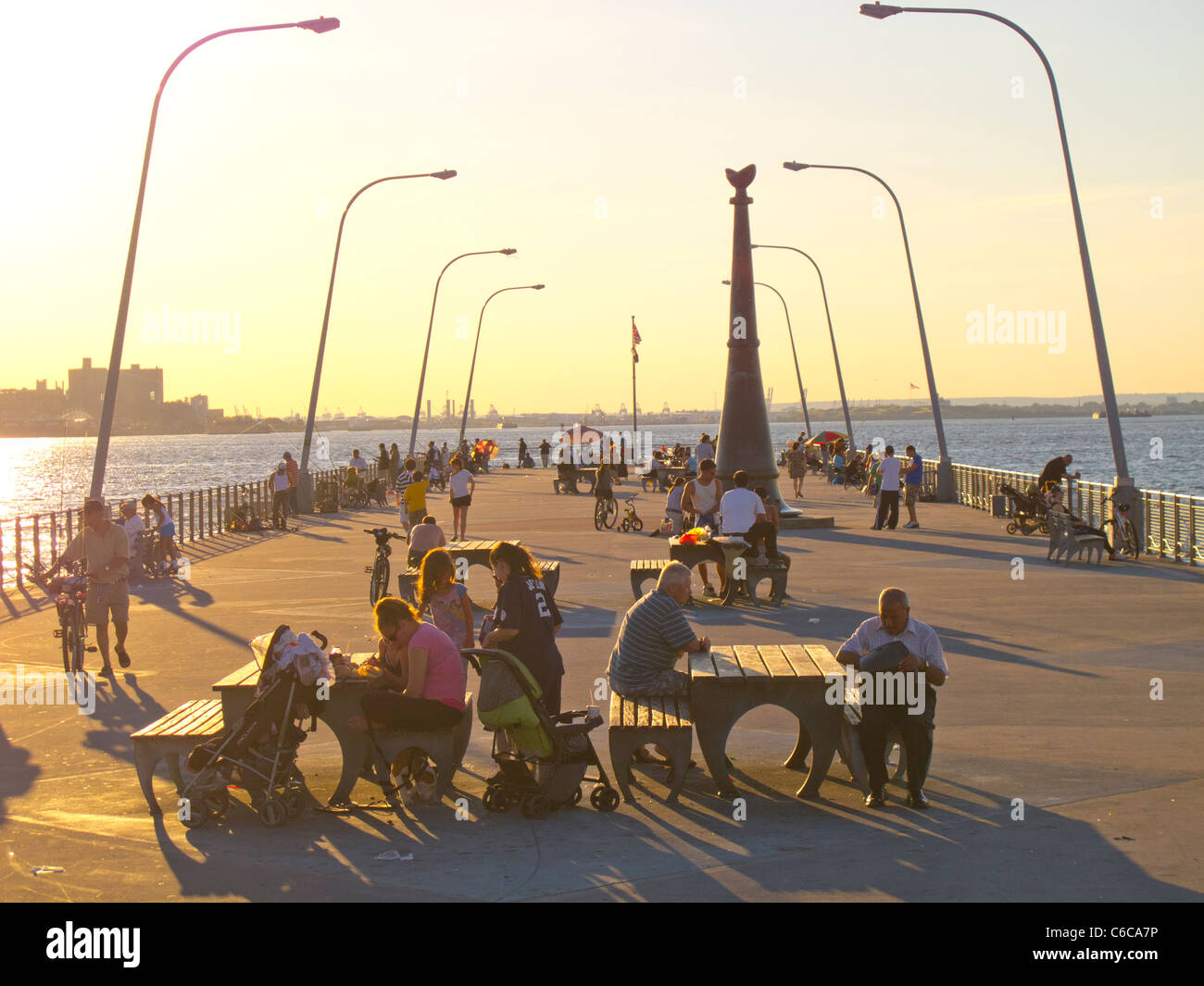 Pier at the Brooklyn army terminal Stock Photo - Alamy