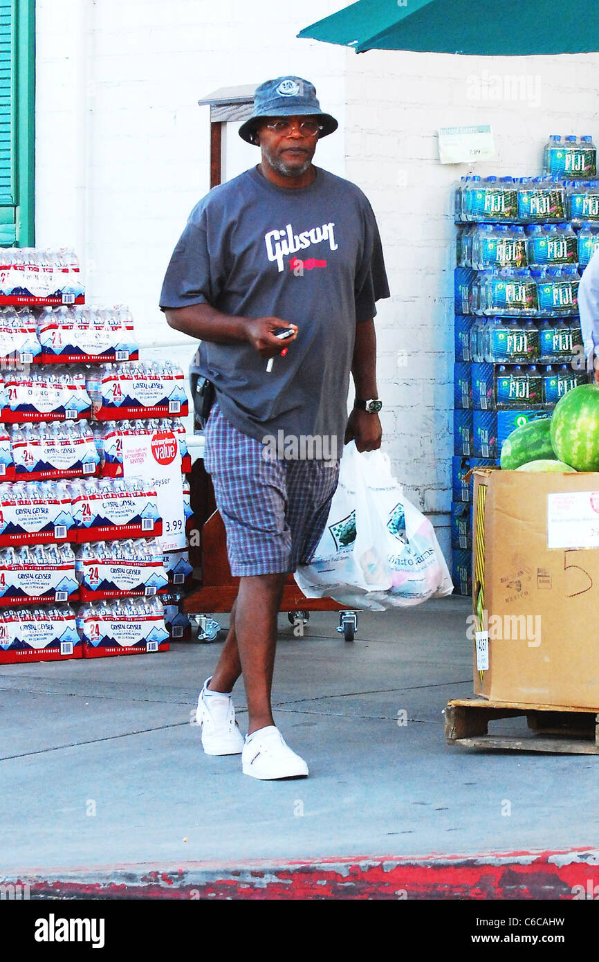 Samuel L Jackson grocery shopping at Bristol Farms in Beverly Hills Los ...