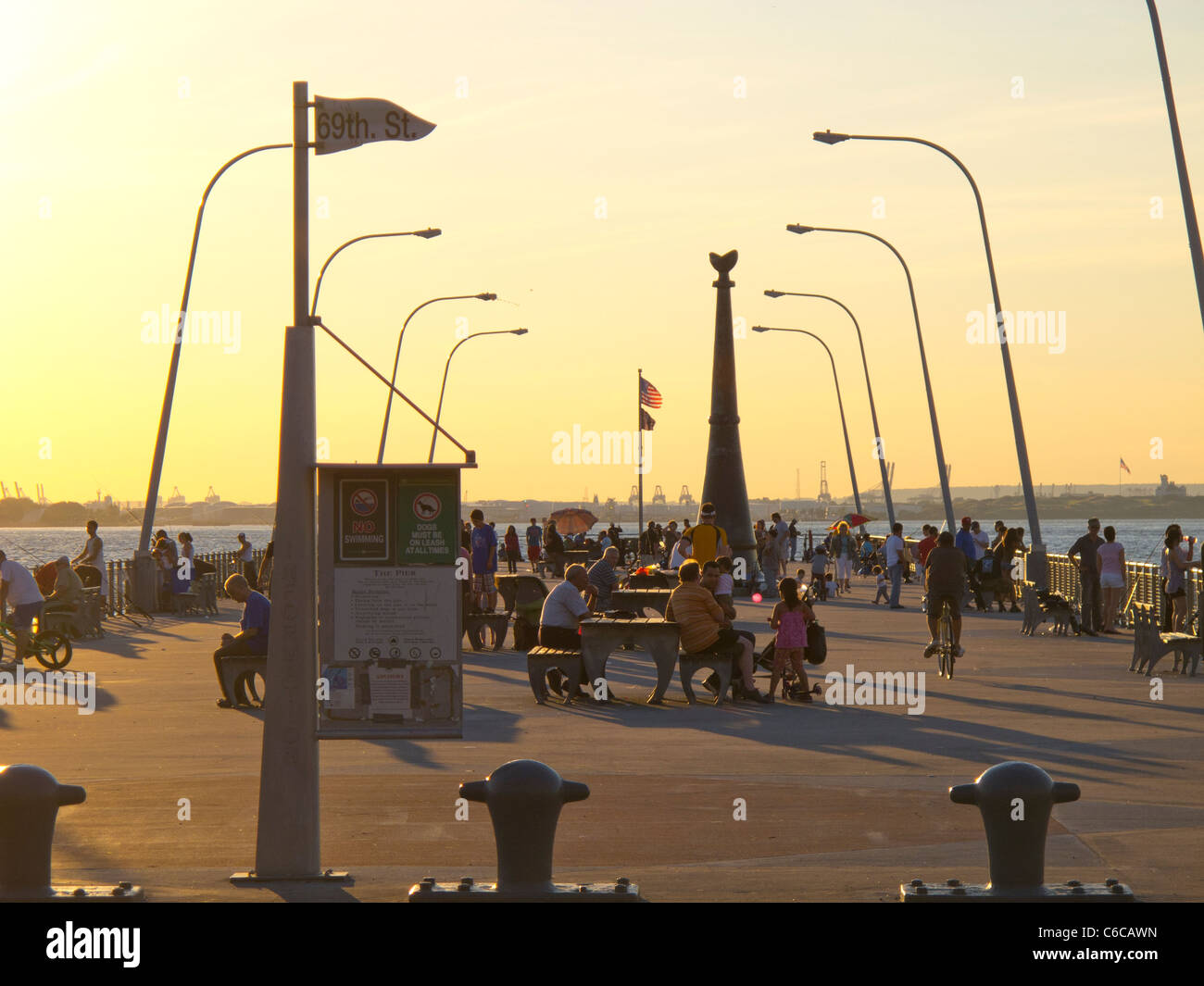 Pier at the Brooklyn army terminal Stock Photo - Alamy