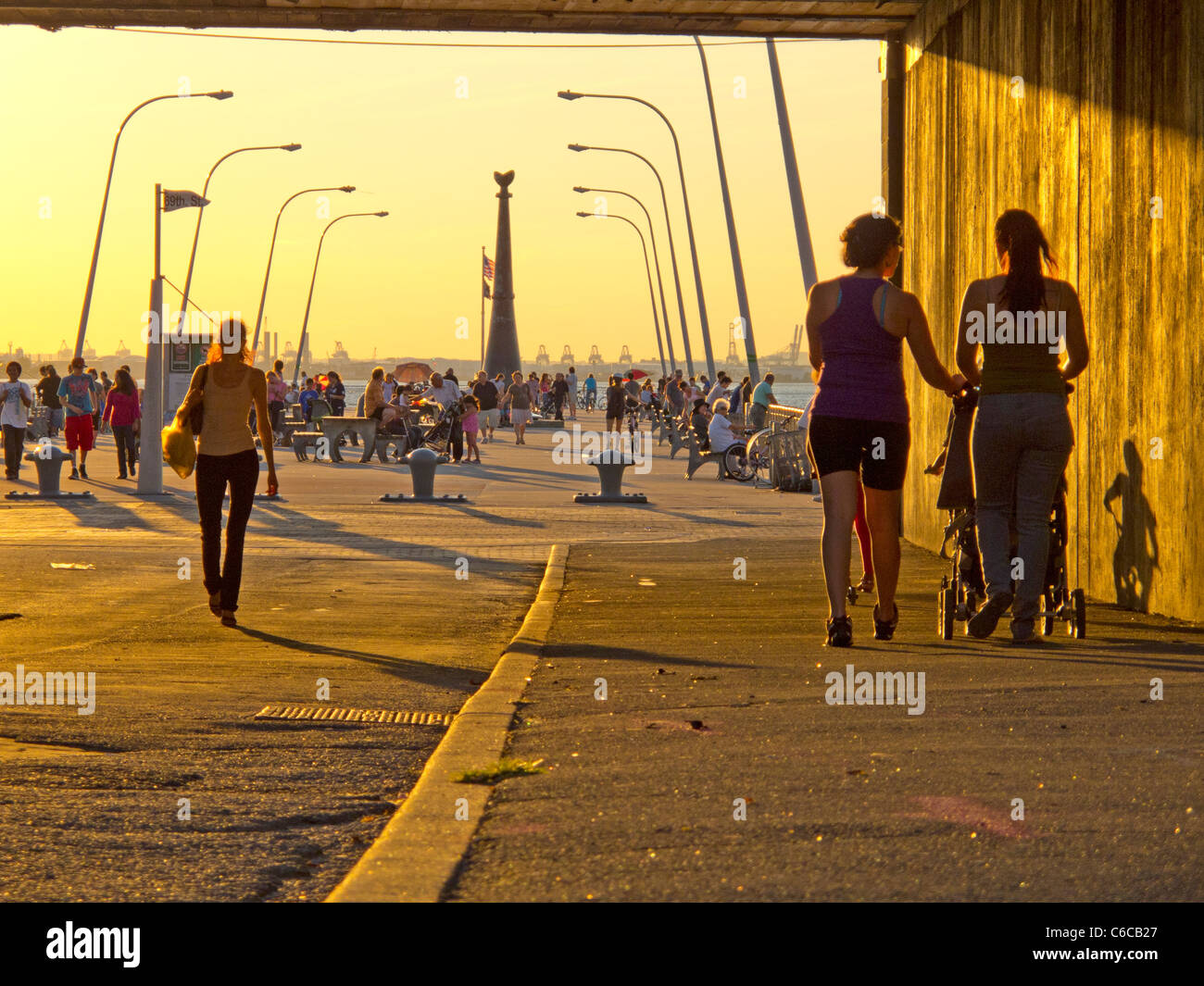 Pier at the Brooklyn army terminal Stock Photo - Alamy