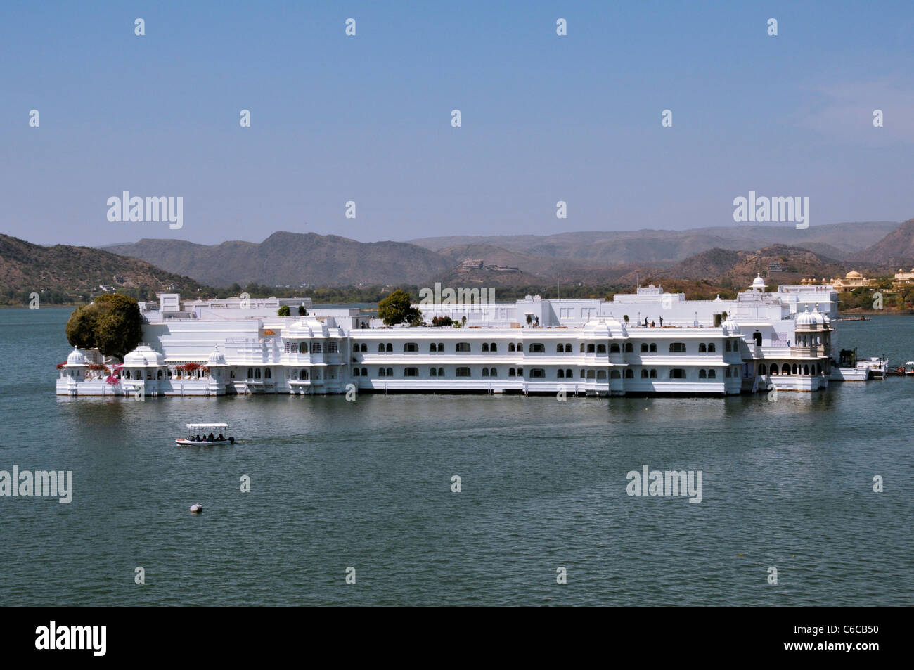 Taj lake palace udaipur hi-res stock photography and images - Alamy
