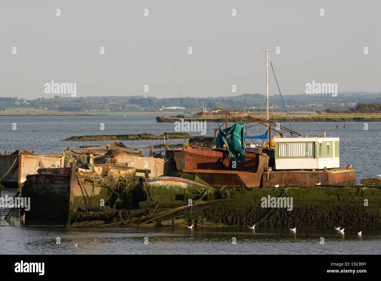 Off grid home uk hi-res stock photography and images - Alamy