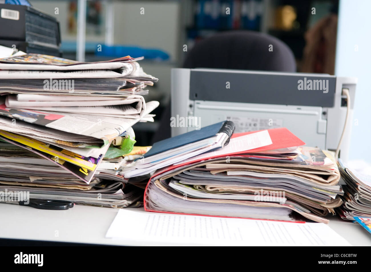 Magazine pile messy hi-res stock photography and images - Alamy