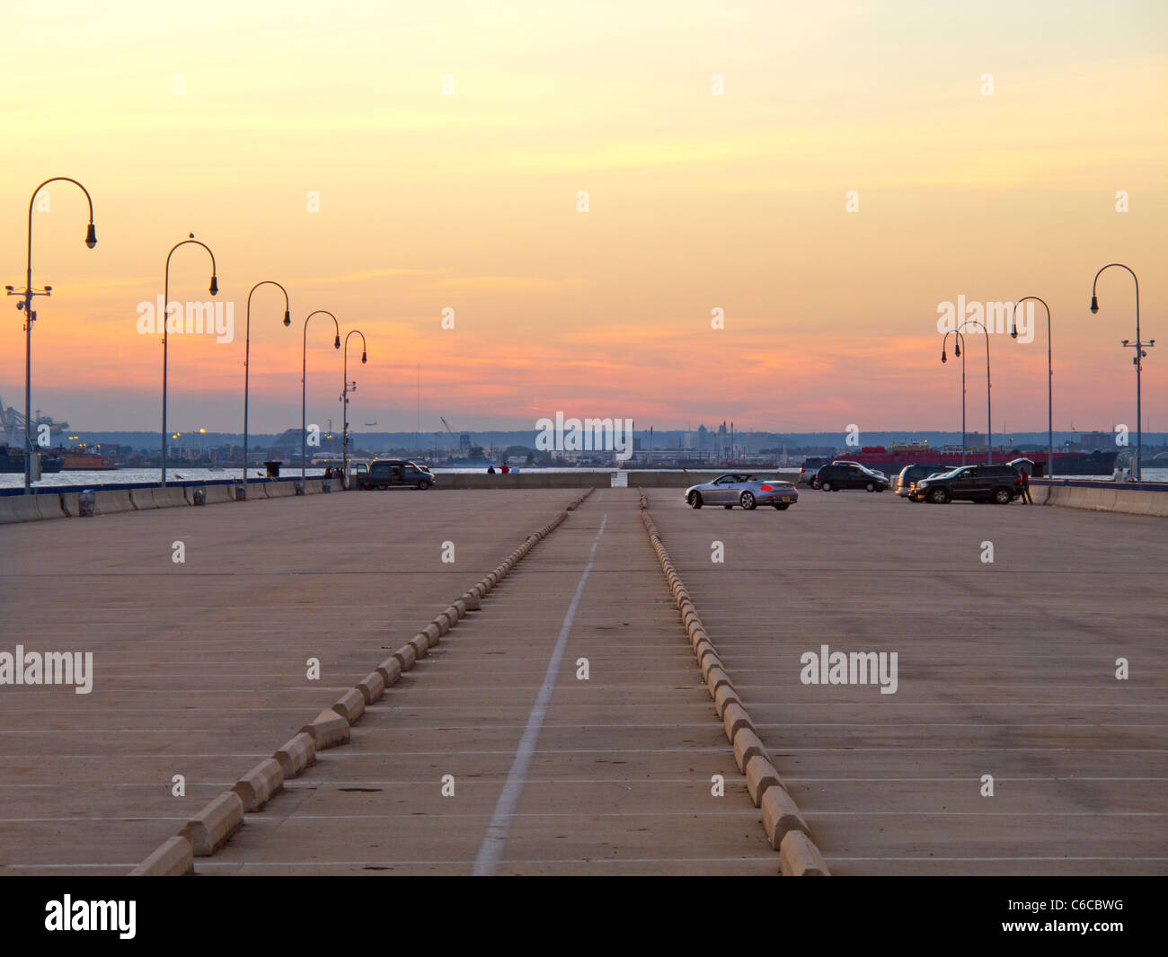 Pier at the Brooklyn army terminal Stock Photo - Alamy