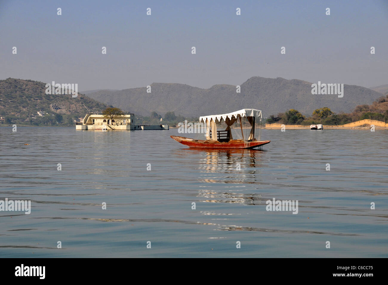 Shikara hi-res stock photography and images - Alamy