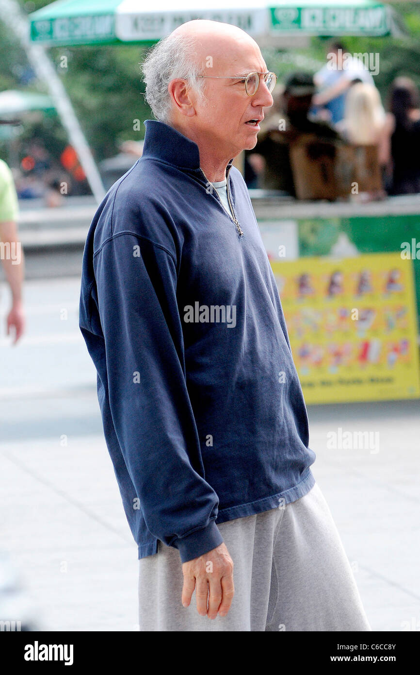 Larry David filming on location in Manhattan for the HBO series 'Curb ...