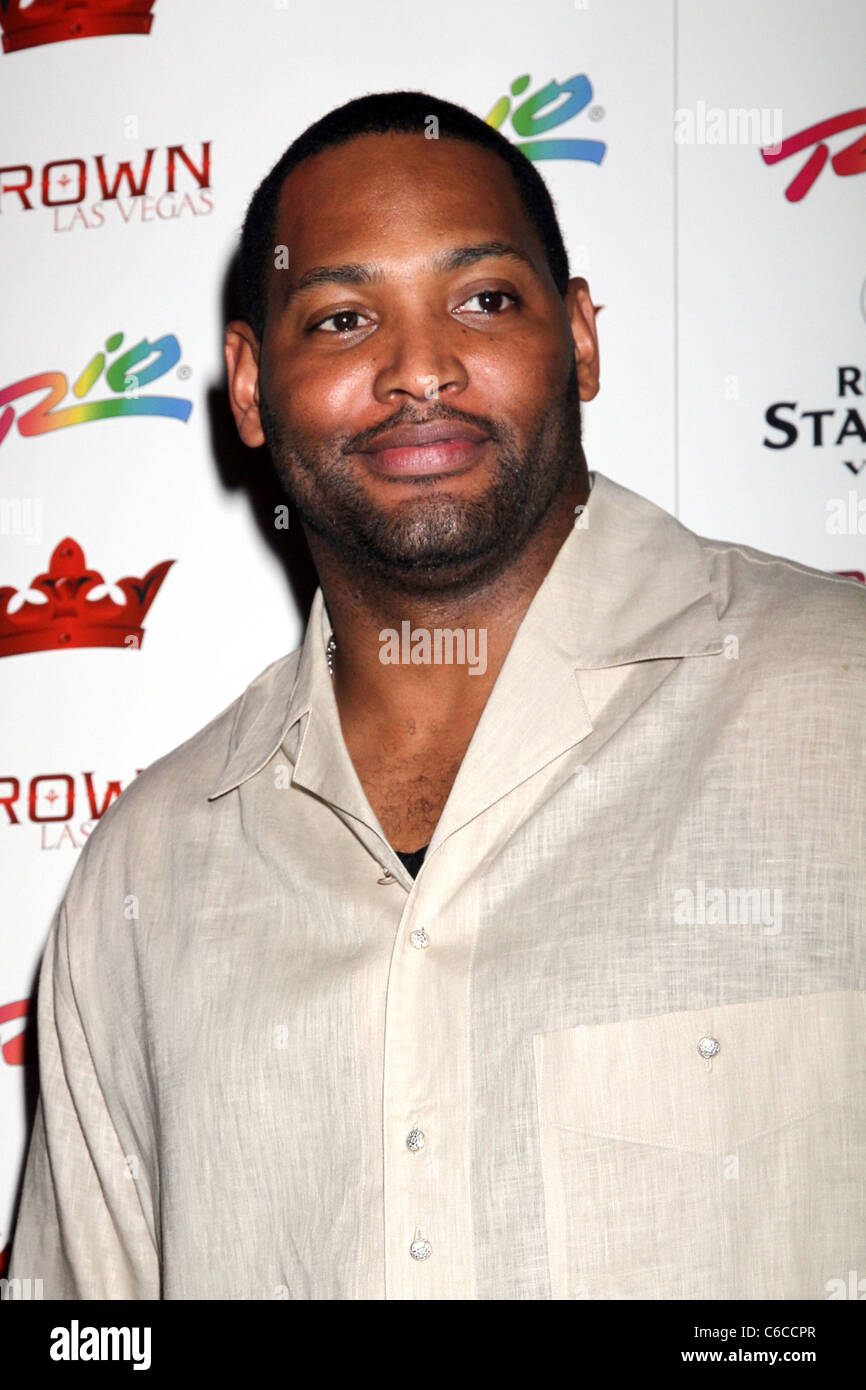 Robert Horry Celebrities hit the red carpet for the official opening ...