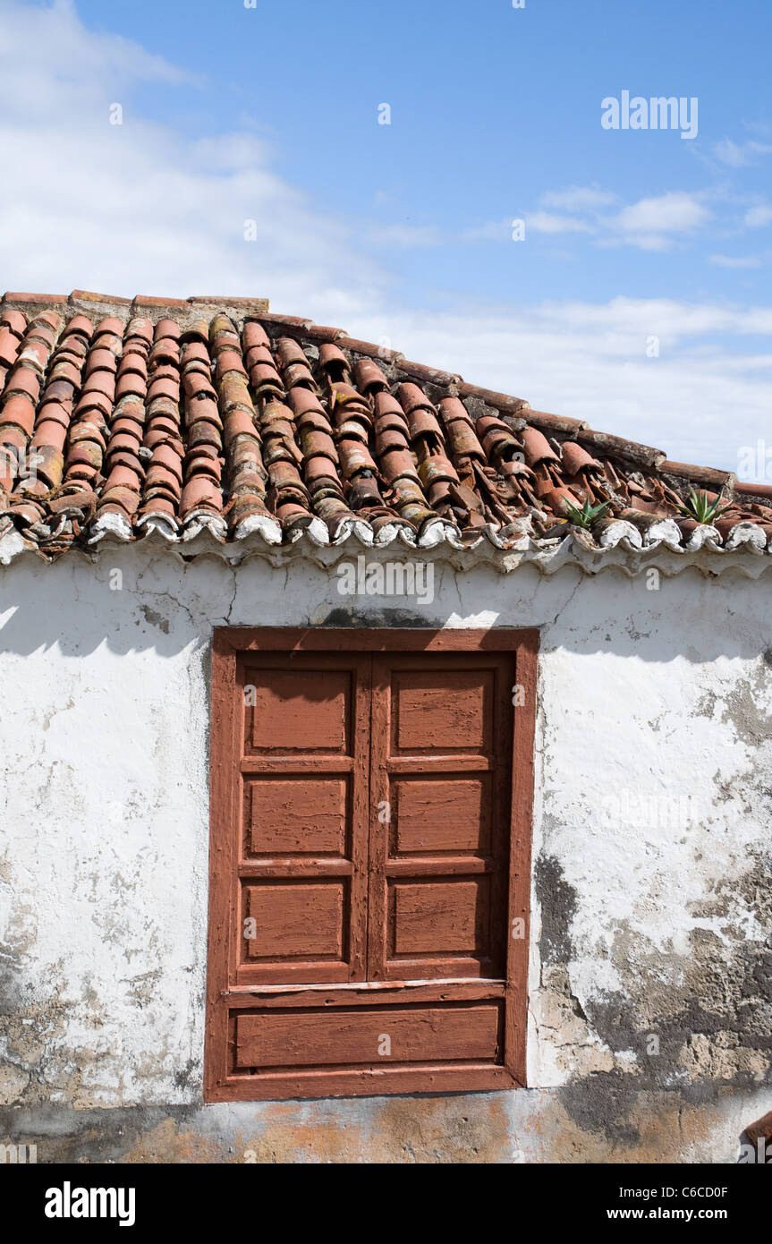 Clay roof tiles texture hi-res stock photography and images - Alamy