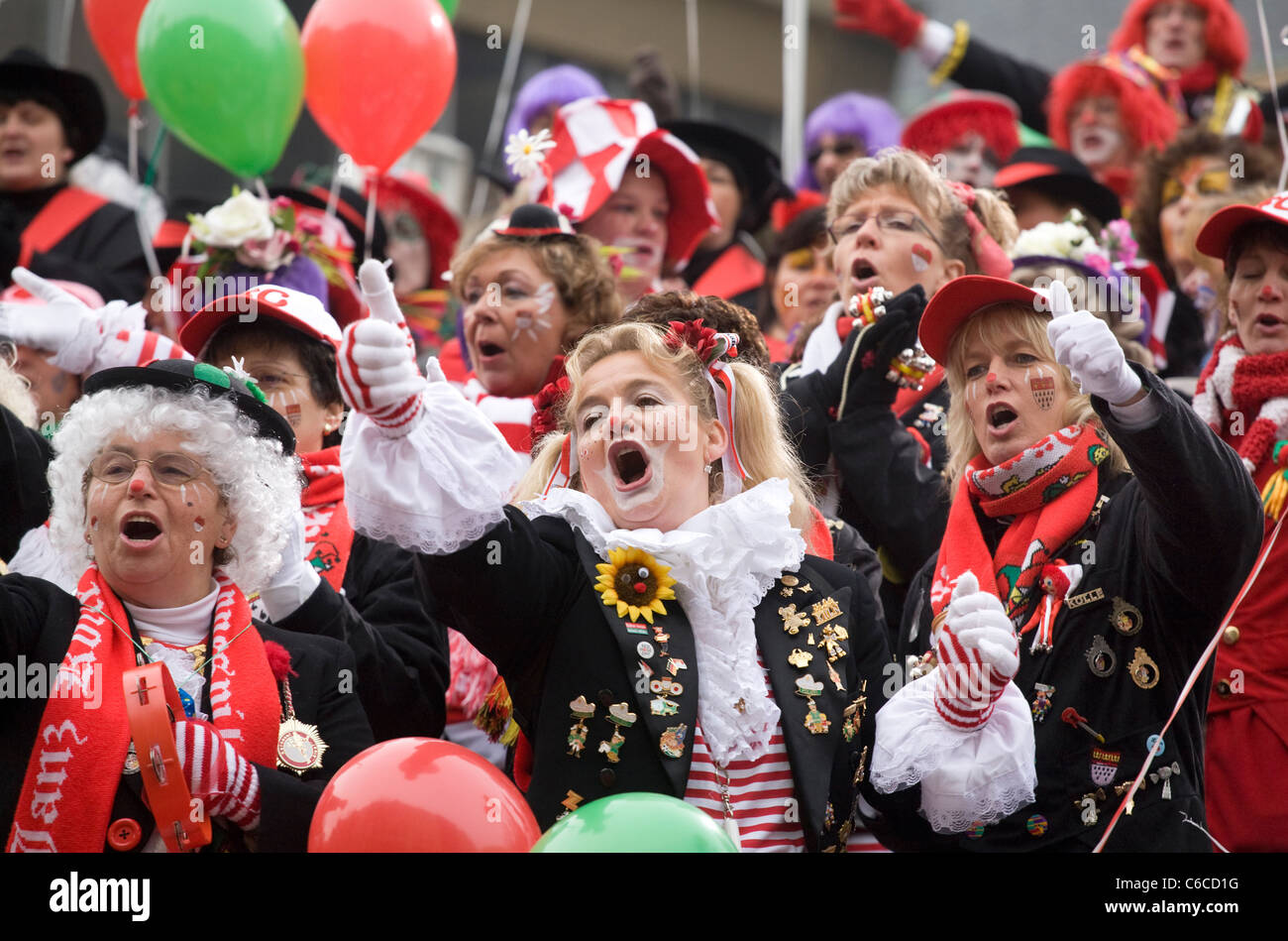 Group fat women street hi-res stock photography and images - Alamy