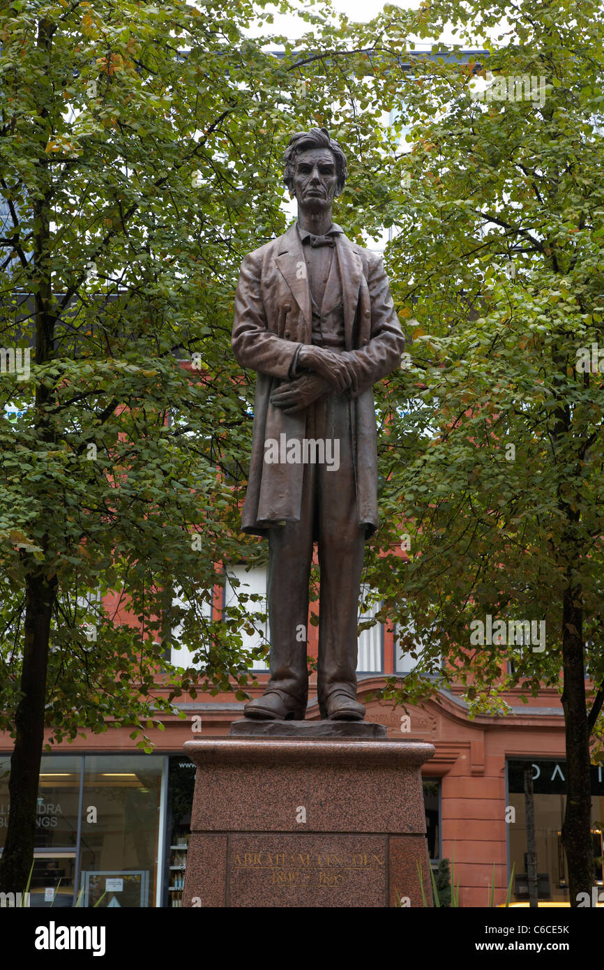 Manchester lincoln memorial statue hi-res stock photography and images ...