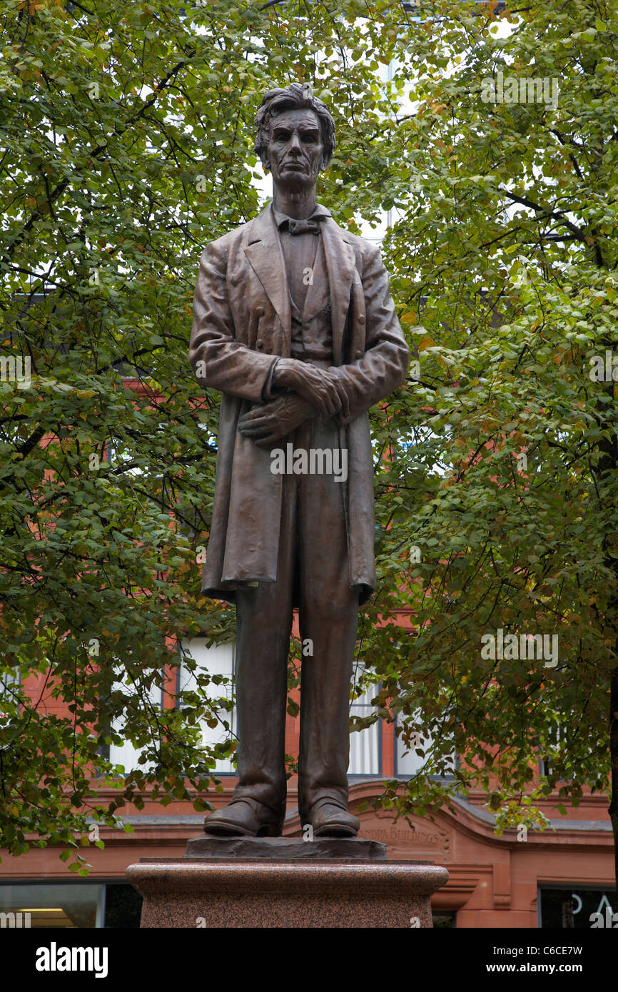 Manchester lincoln memorial statue hi-res stock photography and images ...