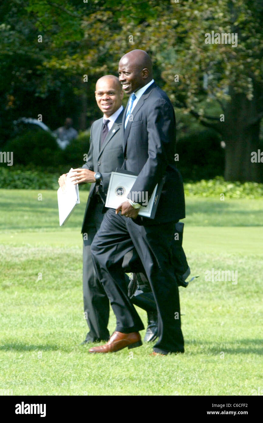 Reggie Love walking across the South Lawn to board Marine One, after ...