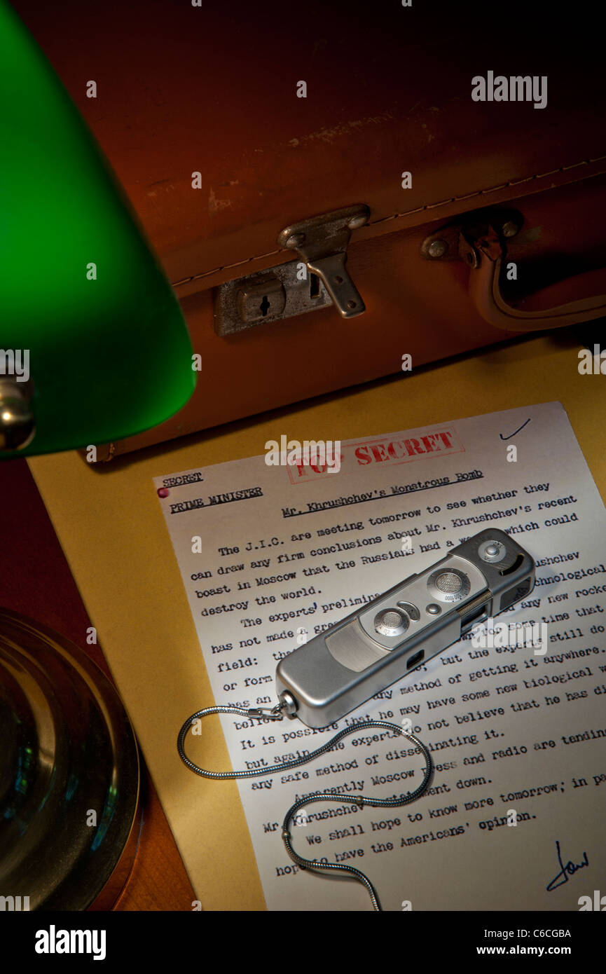 Spy camera hi-res stock photography and images - Alamy