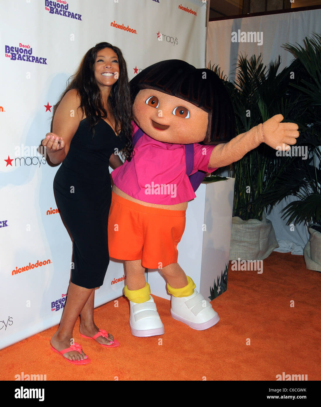 Wendy WIlliams Nickelodeon's Beyond the Backpack Campaign backpack ...