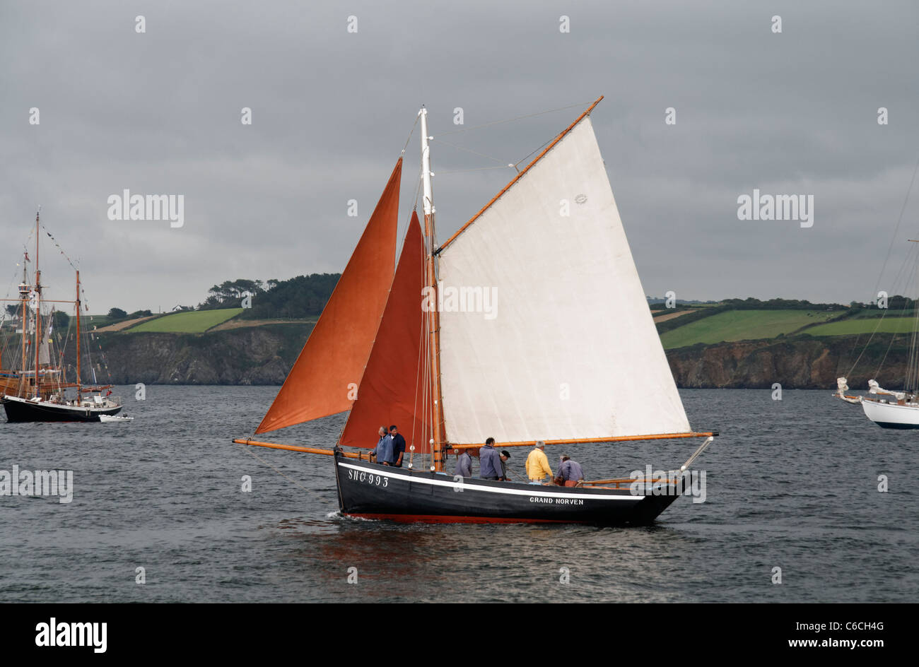 Bateau sloop hi-res stock photography and images - Alamy