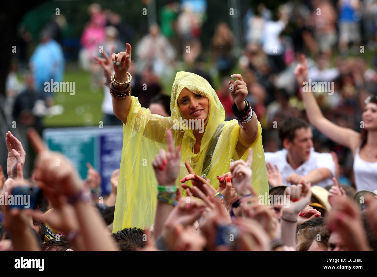 MUSIC FANS AT V FESTIVAL,CHELMSFORD,ESSEX Stock Photo - Alamy