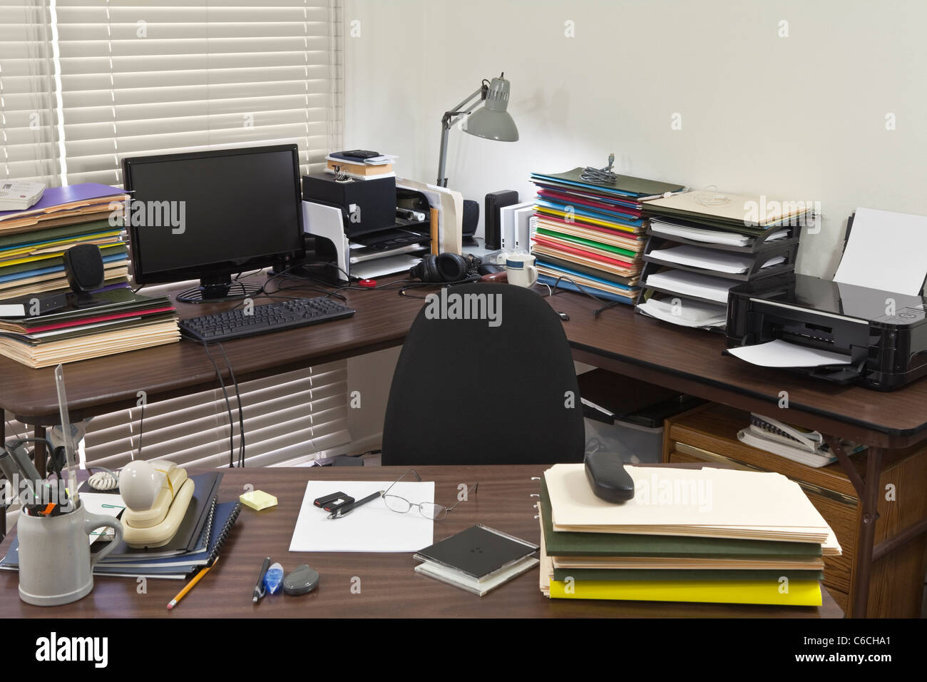 Messy office piles files hi-res stock photography and images - Alamy