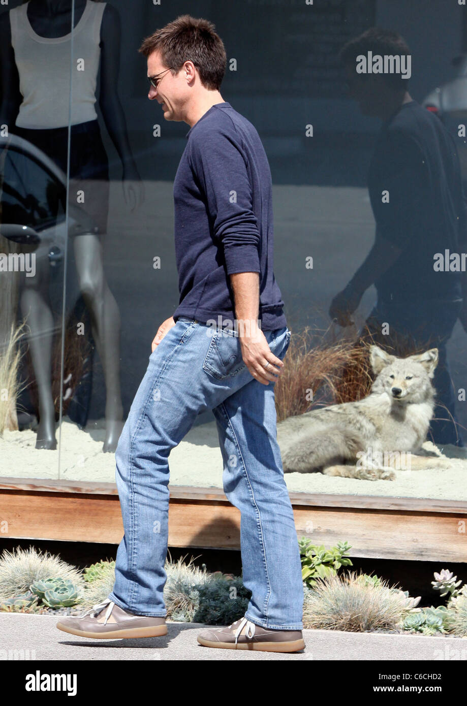Jason Bateman leaves a hair salon in Beverly Hills Los Angeles ...