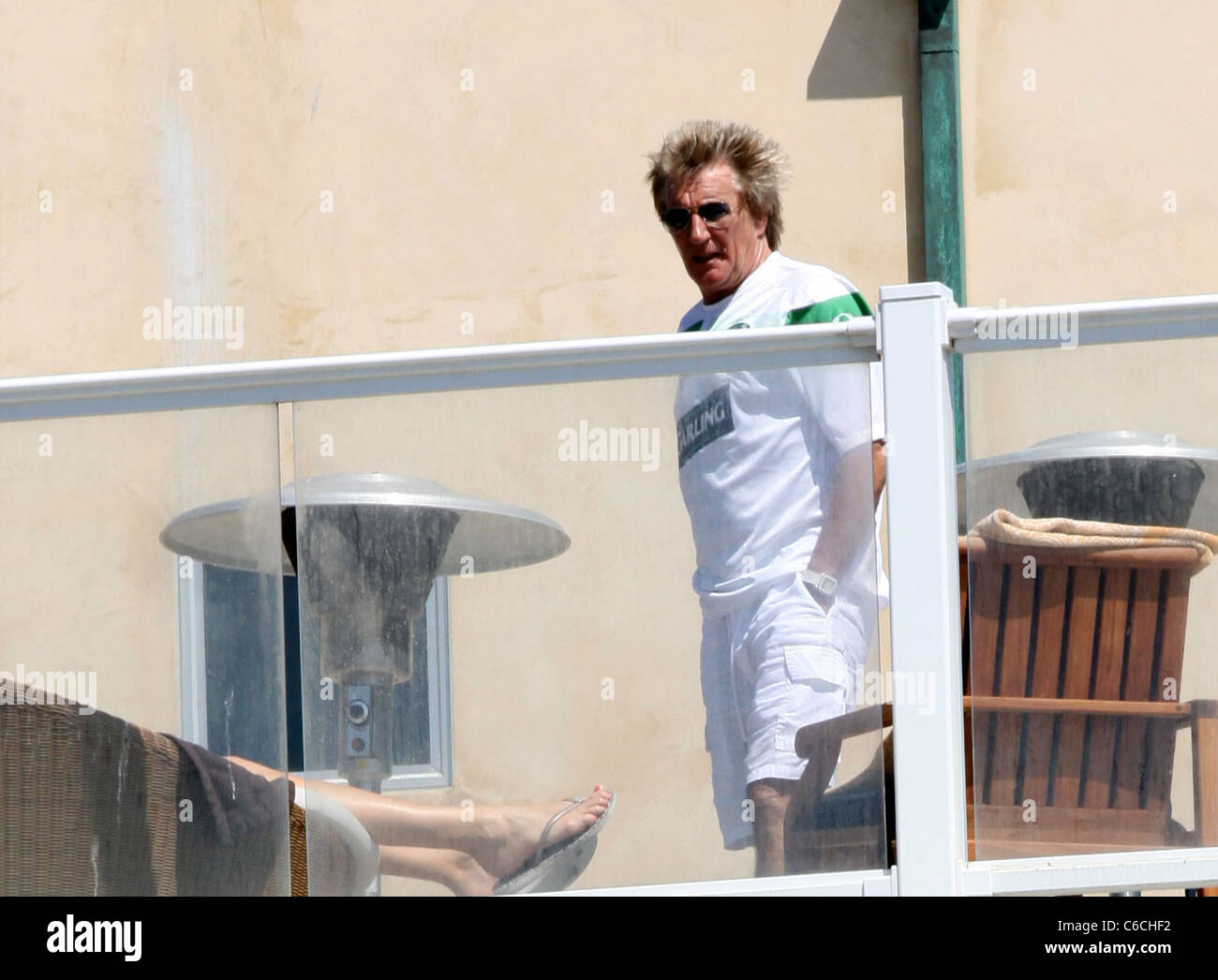 Rod Stewart spends the day the beach in Malibu with his family Los ...