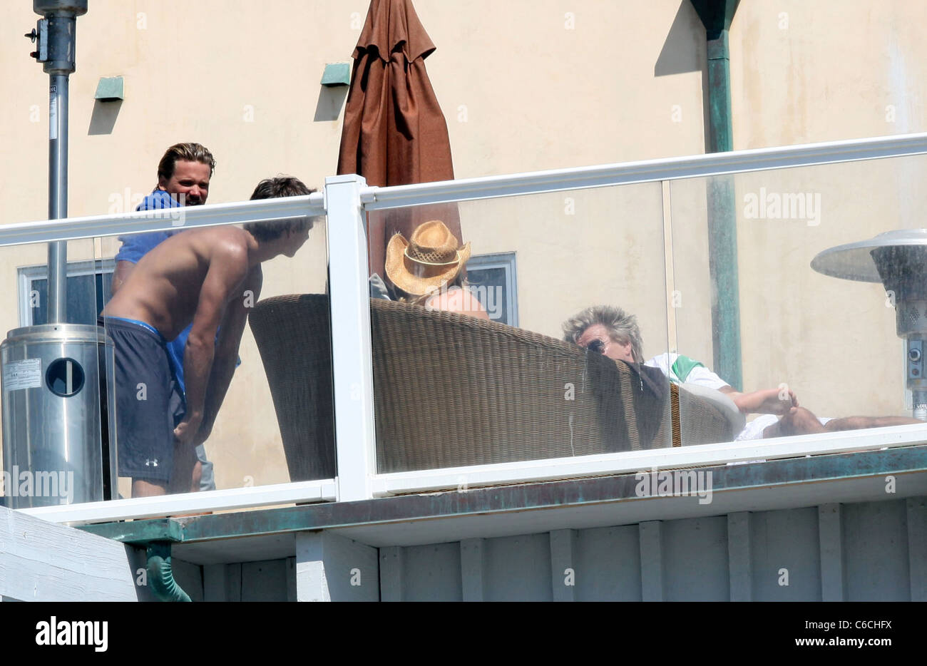 Rod Stewart and a pregnant Penny Lancaster spend the day the beach in ...