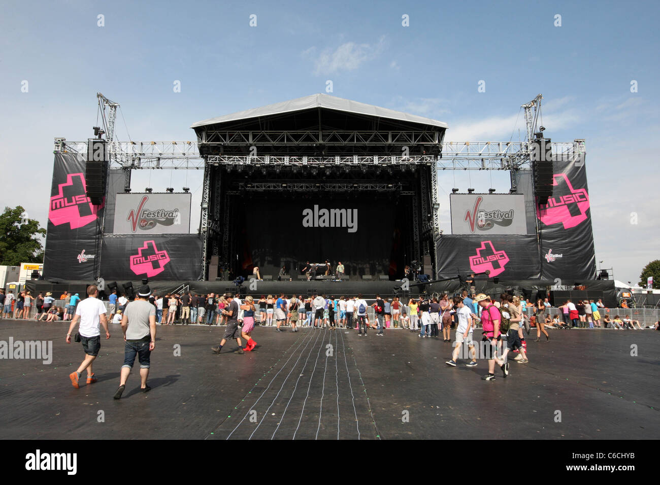 Empty concert stage big speakers hi-res stock photography and images ...