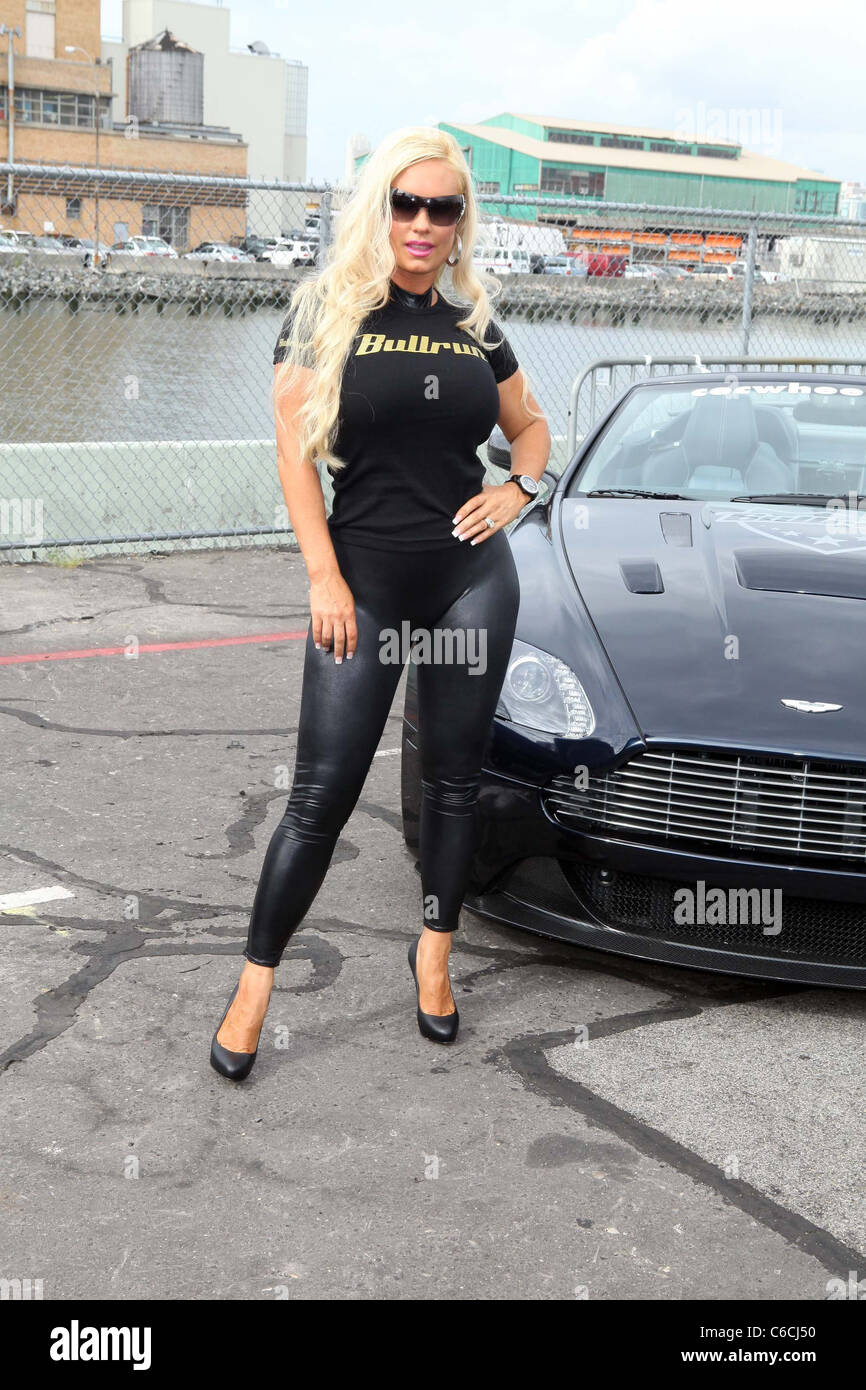 Nicole coco austin 2010 hi-res stock photography and images - Alamy
