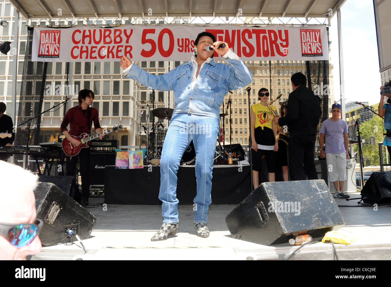 Chubby Checker performs 'The Twist' in celebration of 50 years since ...