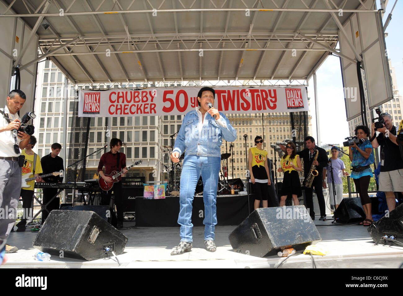 Chubby Checker performs 'The Twist' in celebration of 50 years since ...