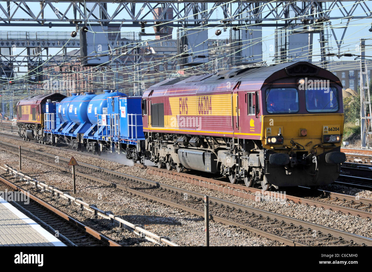 Special RHTT "leaves on the line" track spraying train in action ...