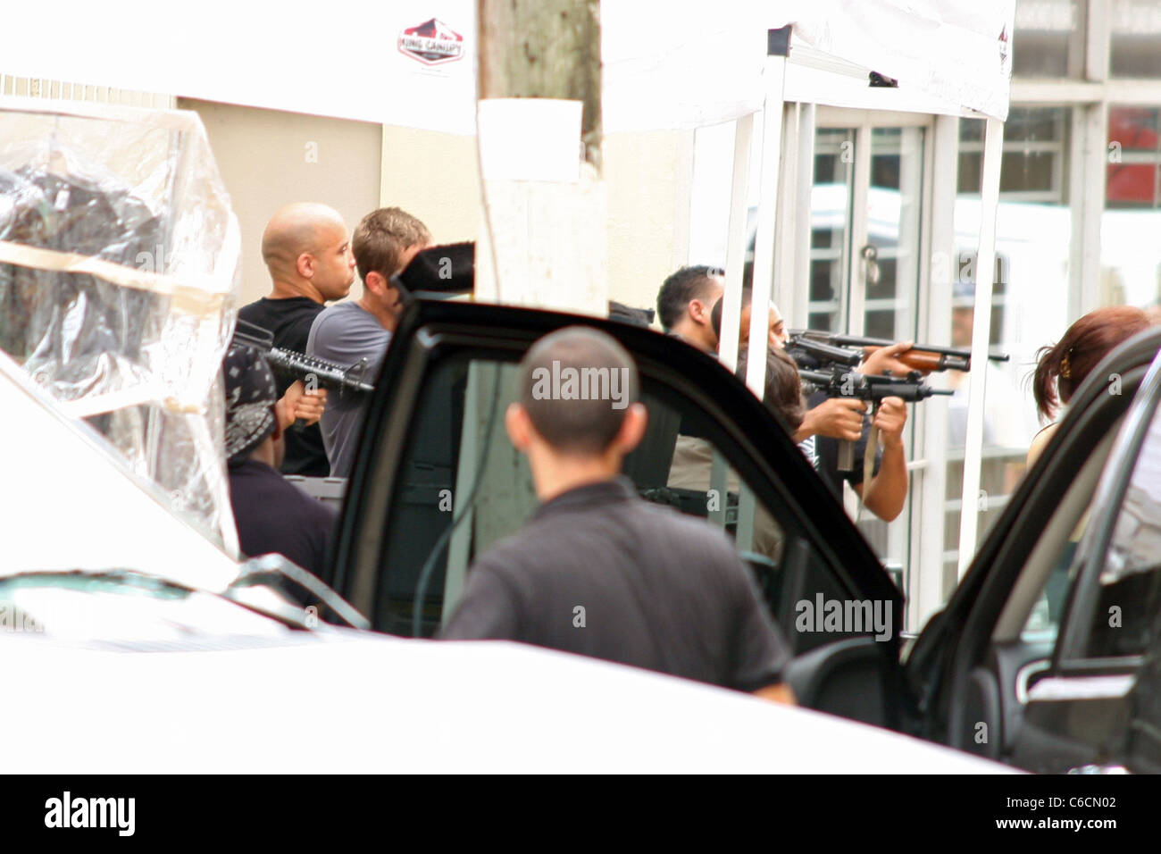 Paul walker on the set of fast five rio piedras hi-res stock ...