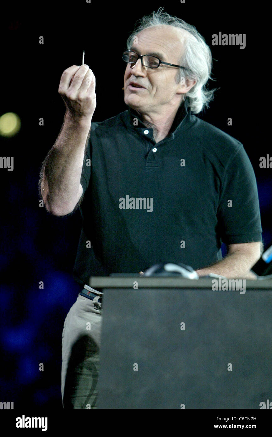 Bill Buxton addresses Microsoft employees at the 'Worldwide Partner ...