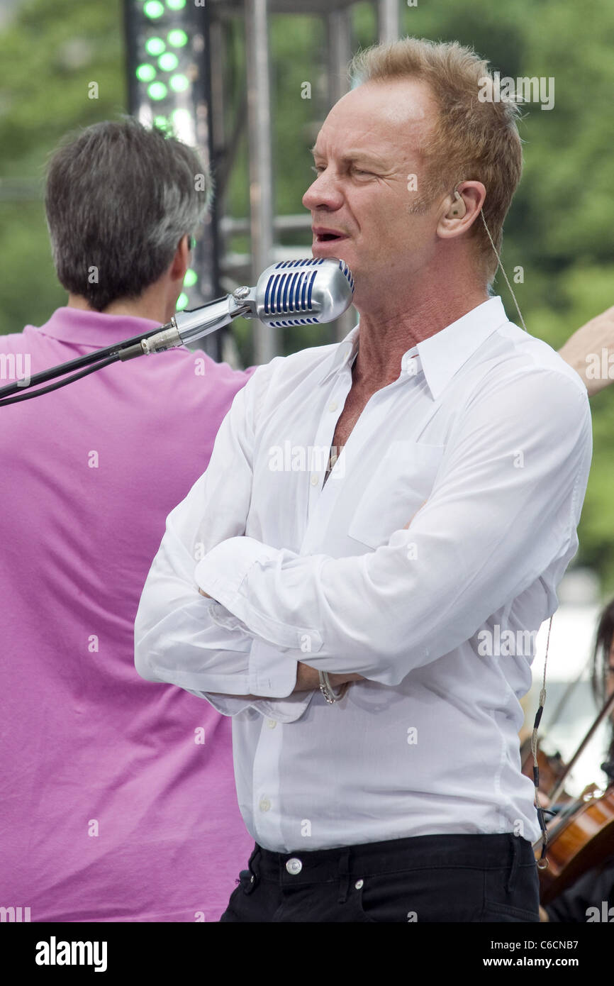 Sting aka gordon sumner performing hi-res stock photography and images ...