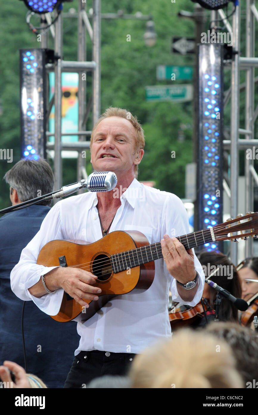 Sting aka gordon sumner performing hi-res stock photography and images ...