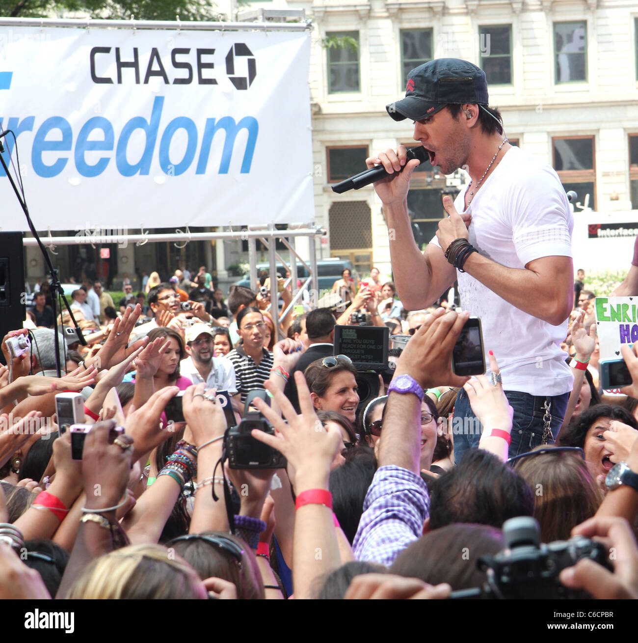 Enrique Iglesias performing live on the 'CBS Early Show' at CBS Plaza ...