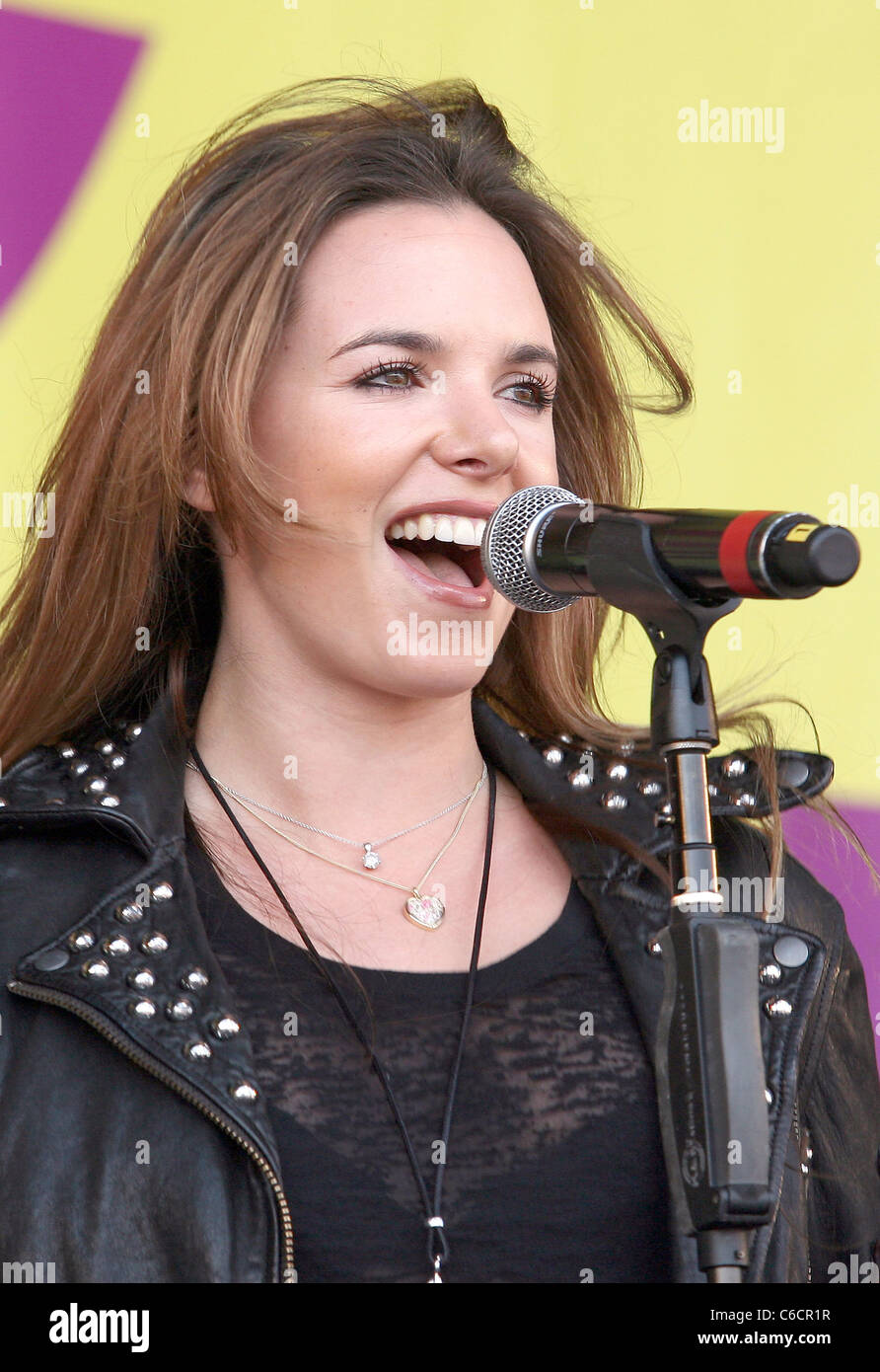 Jodie Albert performs with her band Wonderland, live at the Midlands ...