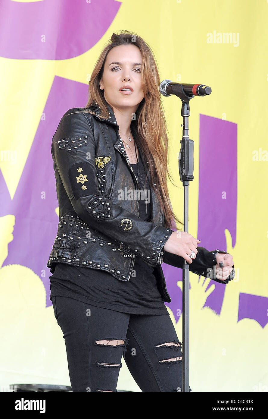 Jodie Albert performs with her band Wonderland, live at the Midlands ...