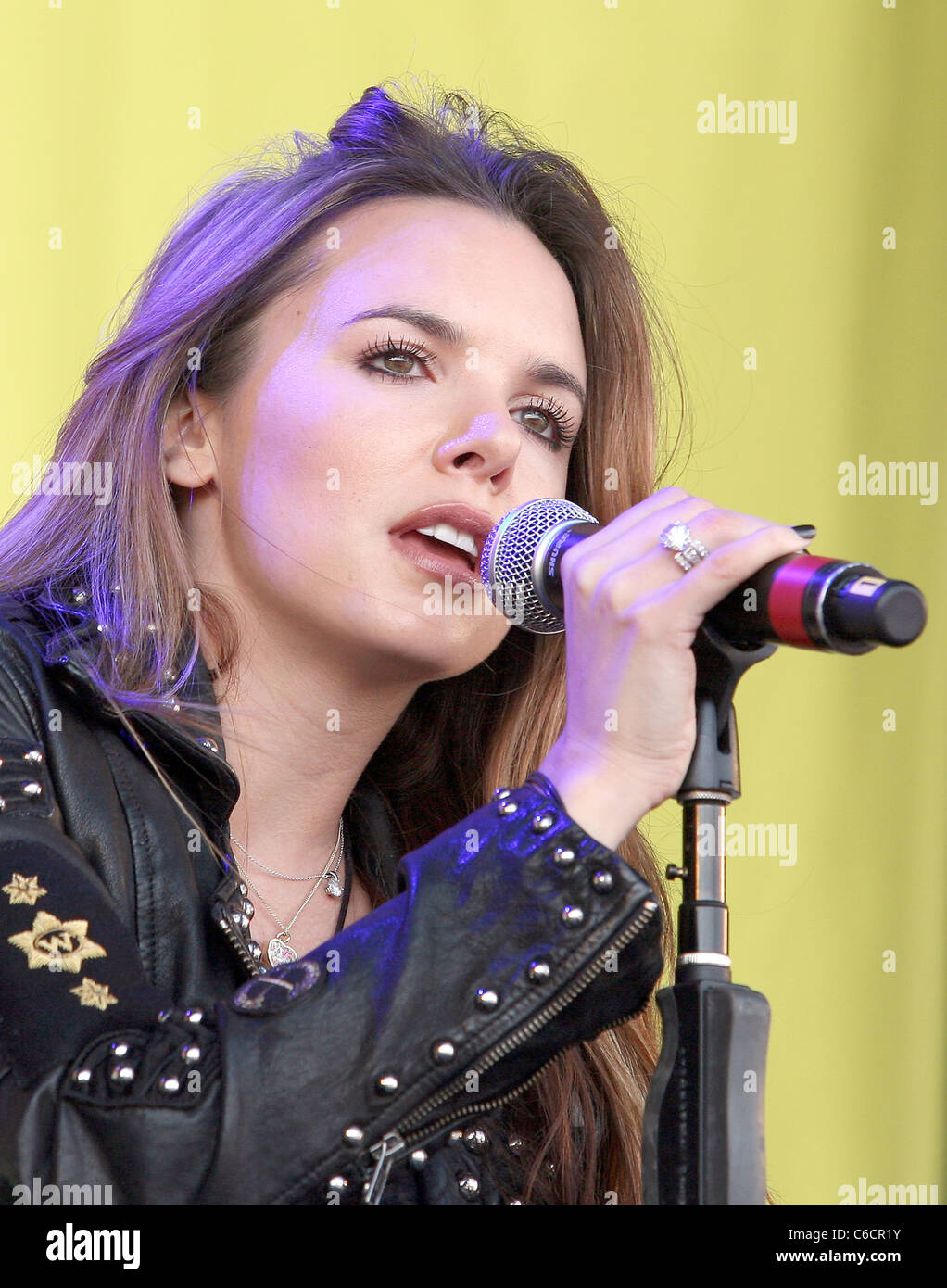 Jodie Albert performs with her band Wonderland, live at the Midlands ...