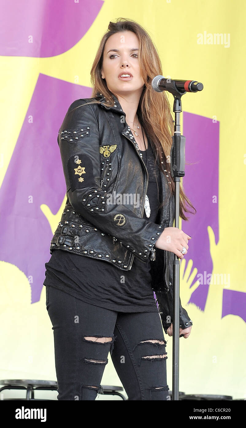 Jodie Albert performs with her band Wonderland, live at the Midlands ...