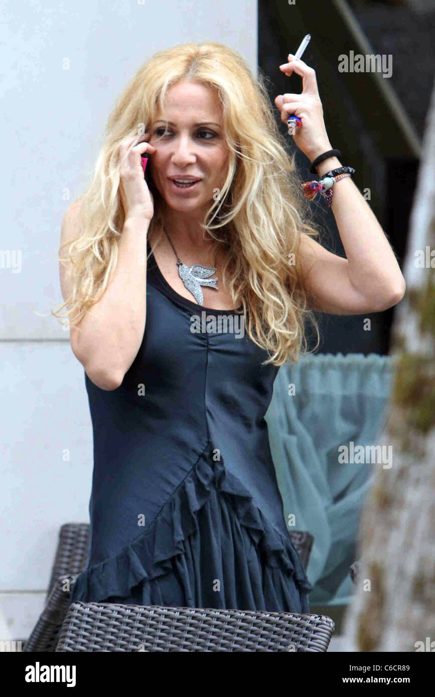 Spanish singer Marta Sanchez spends a day shopping with friends Miami ...