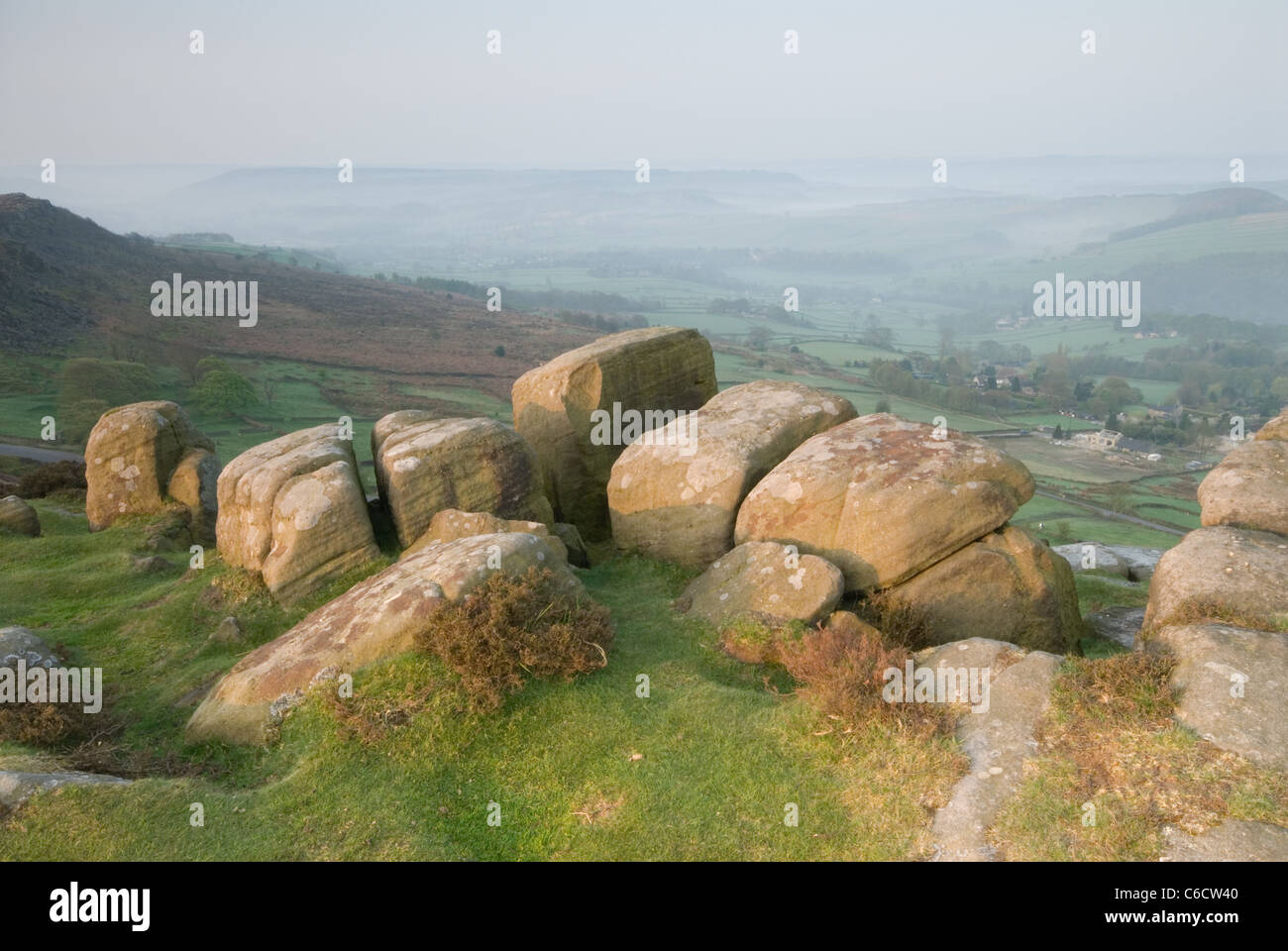 Curbar Edge in the Peak District National Park, Derbyshire, England, UK ...