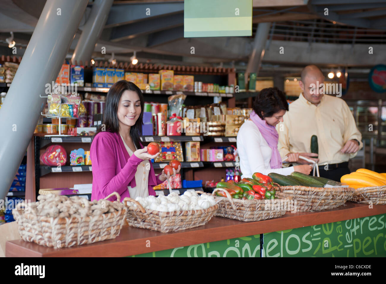 Grocery store hi-res stock photography and images - Alamy