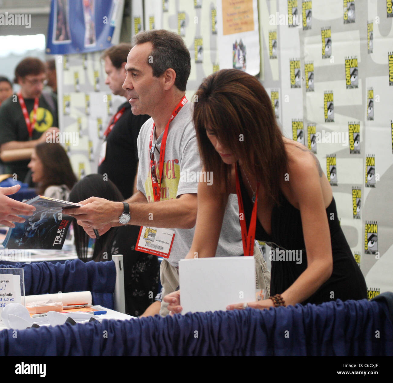 Larry Thomas signs autographs for fans at Comic Con. San Diego ...