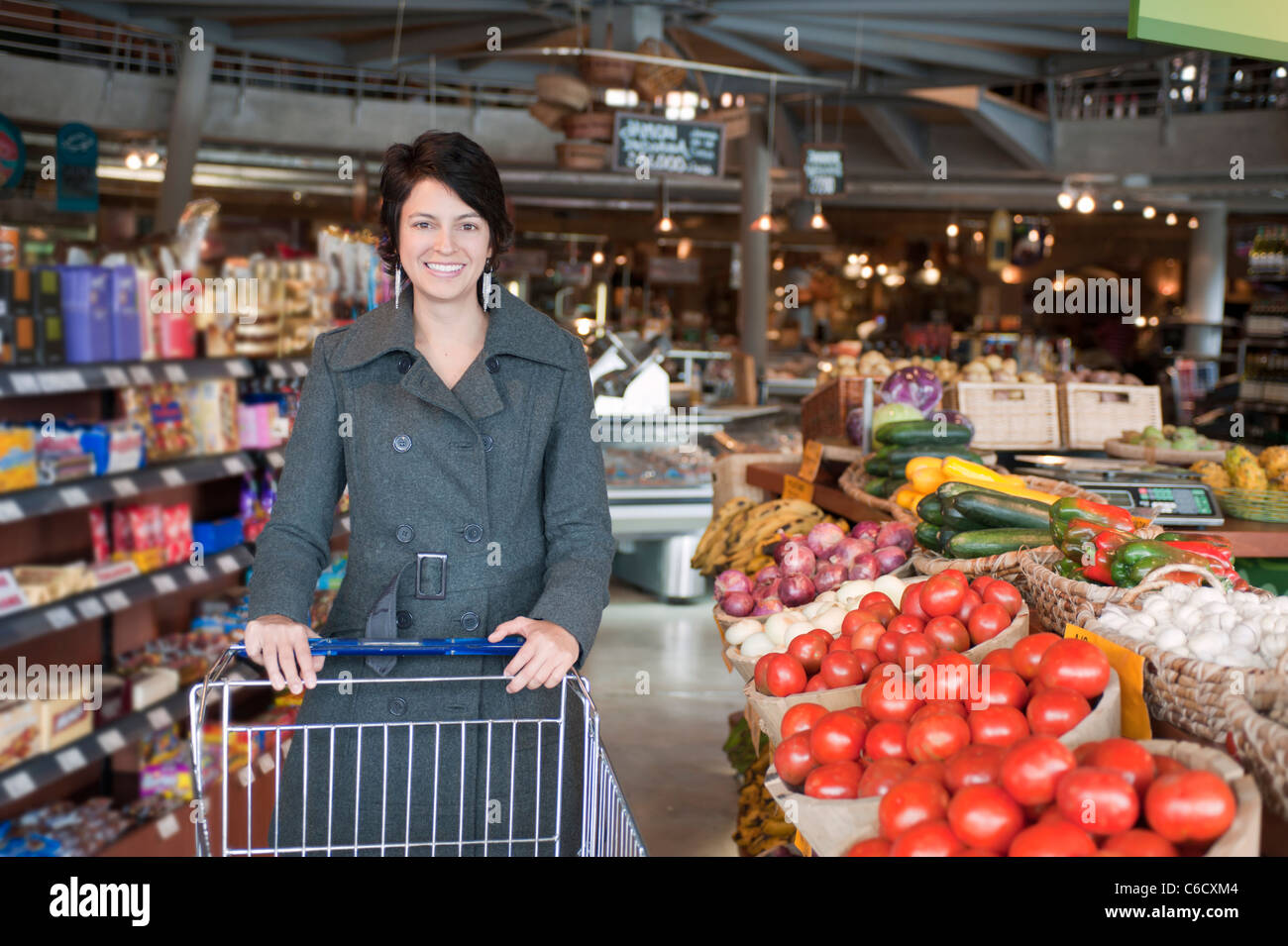 Hispanic woman shopping in grocery store Stock Photo - Alamy Hispanic woman shopping in grocery store Stock Photo - Alamy