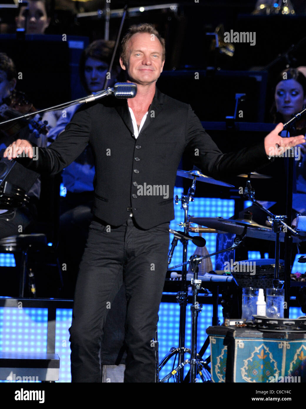 Sting aka gordon sumner performing hi-res stock photography and images ...