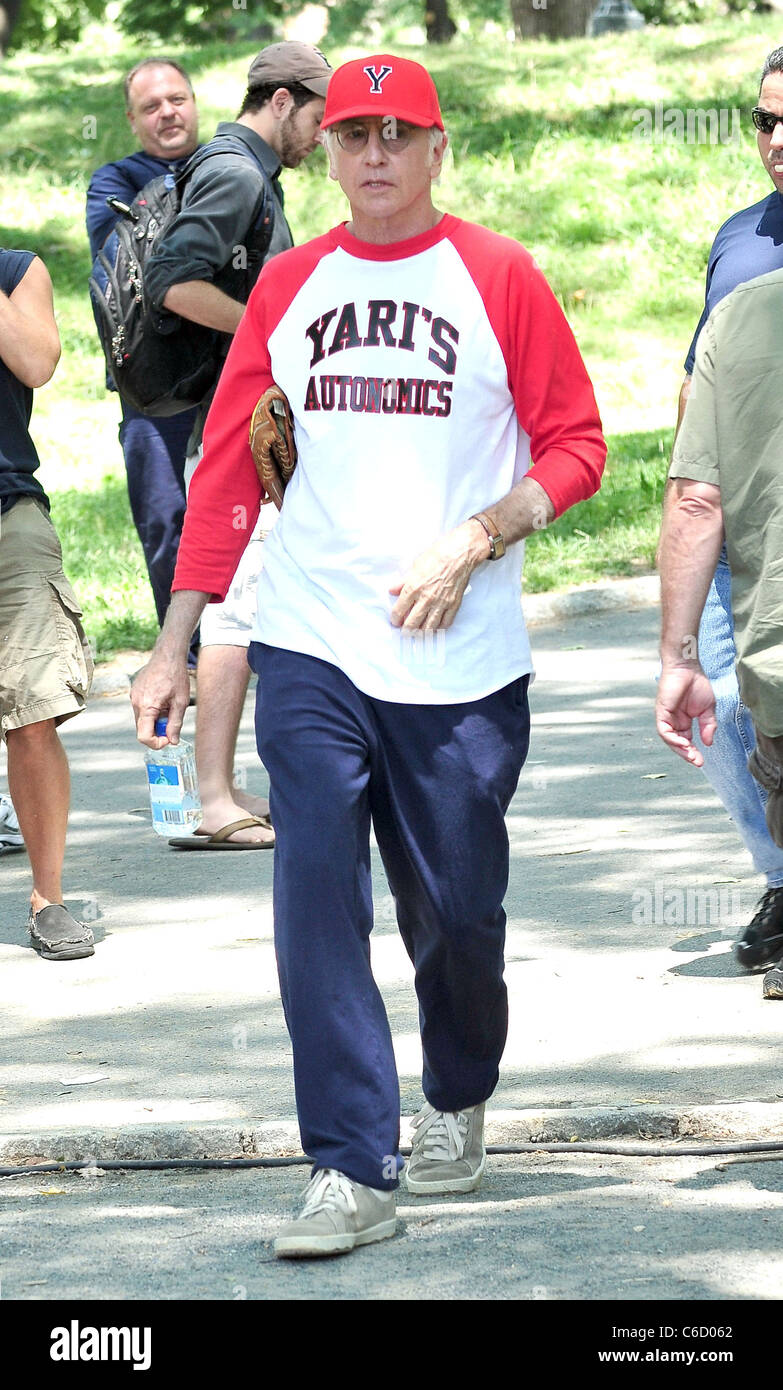 Larry David filming a softball scene for his TV show 'Curb Your ...